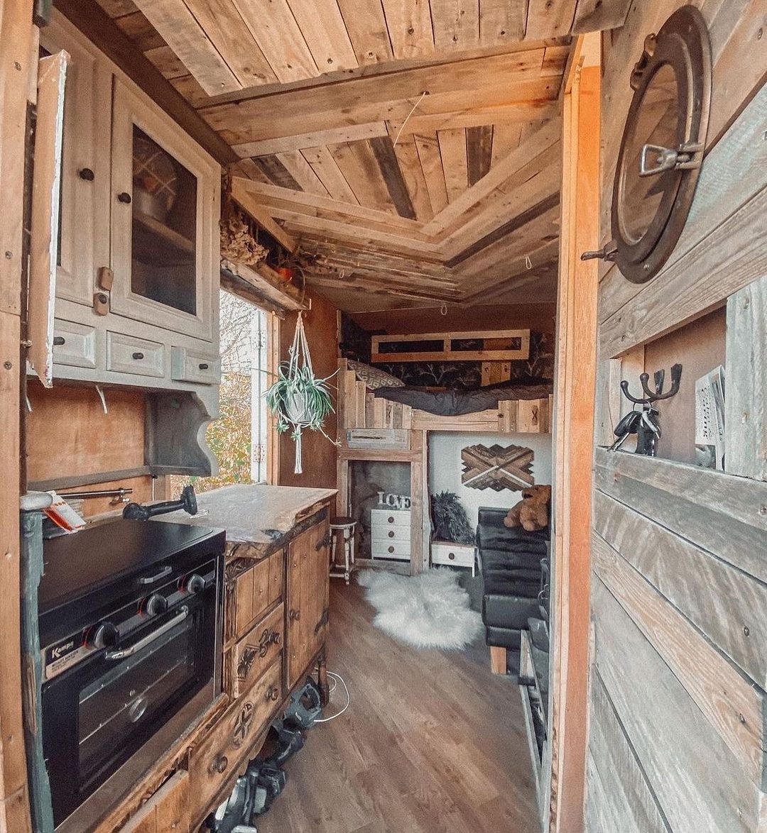 VAN LIFE- the perfect getaway for the summer - GIULIAESTER
